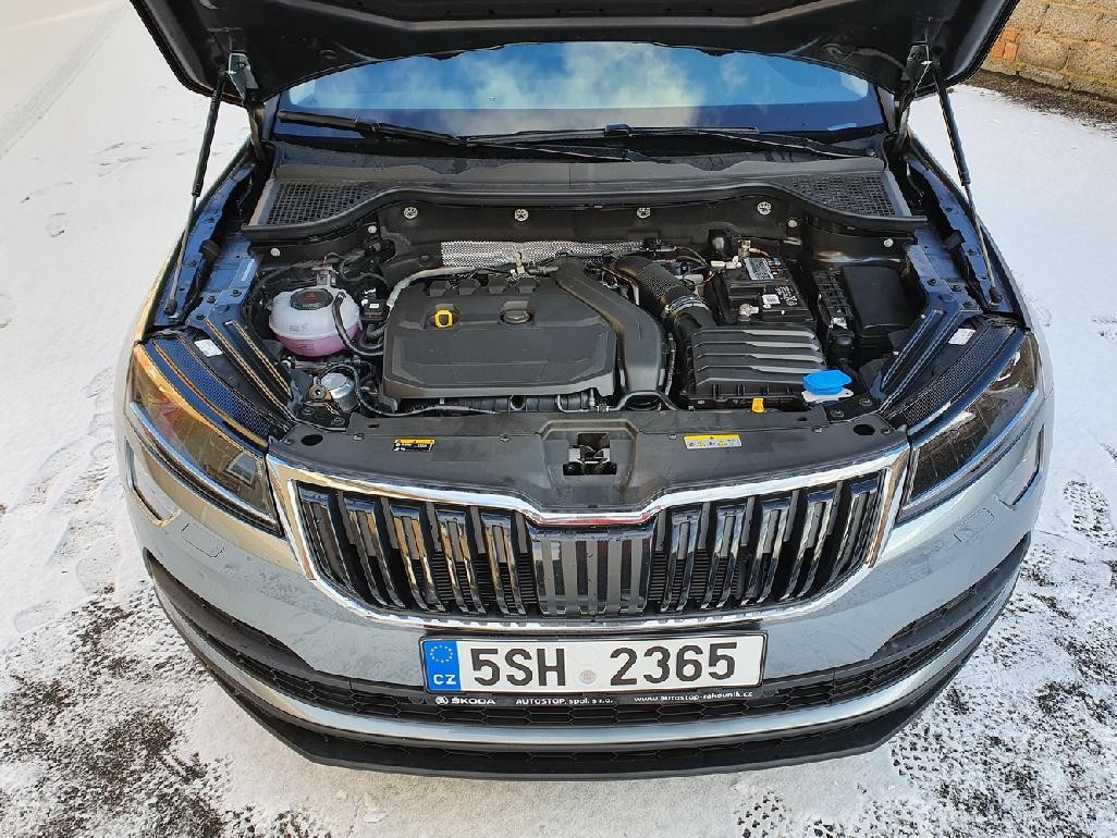 Škoda Karoq- vzpěry kapoty | Tuning-in.cz